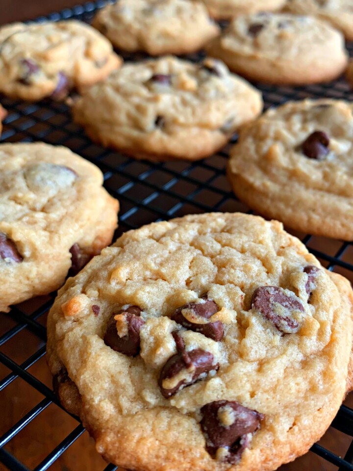 Easy Bisquick Chocolate Chip Cookies (6 Ingredients) - Sweet Little ...